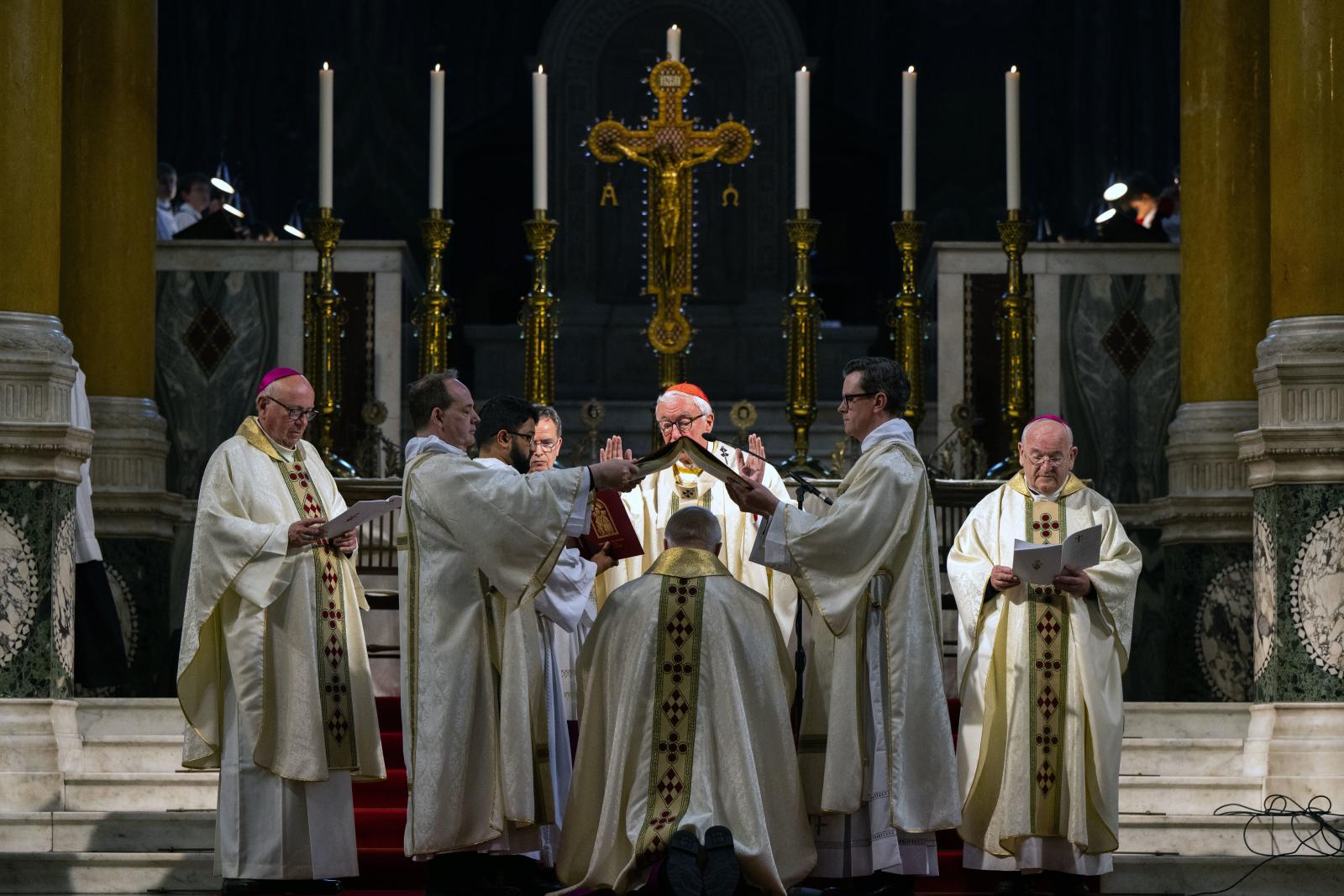 Over 6,000 venerate the relics of St Anthony of Padua at Westminster Cathedral - Diocese of ...